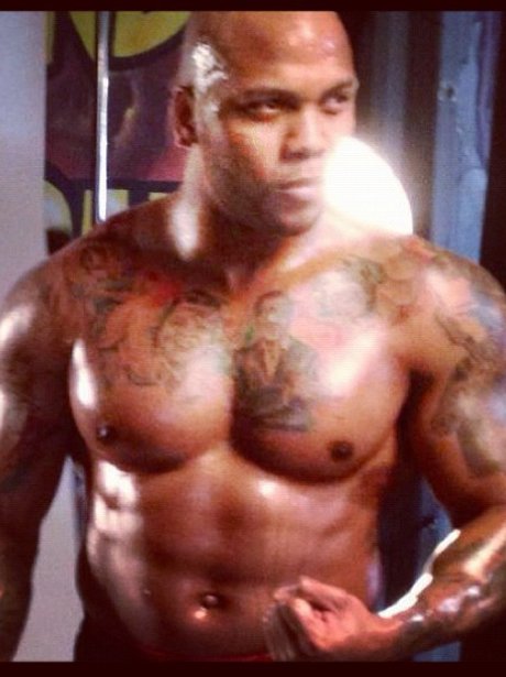 Flo Rida Tweets A Photo Of His Muscular Body - Twit Pix Of The Week ...